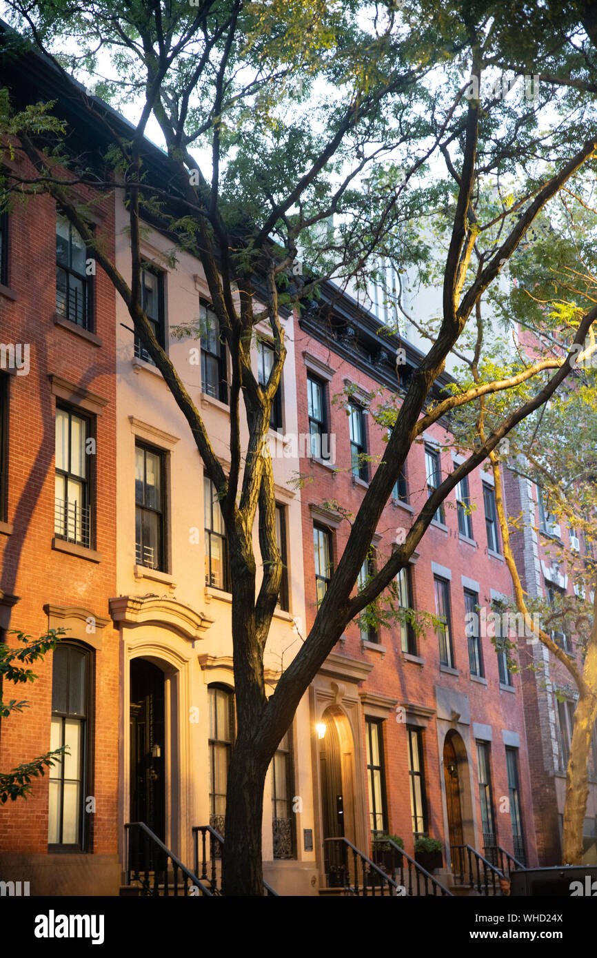 Outdoors residential block hi-res stock photography and images - Alamy