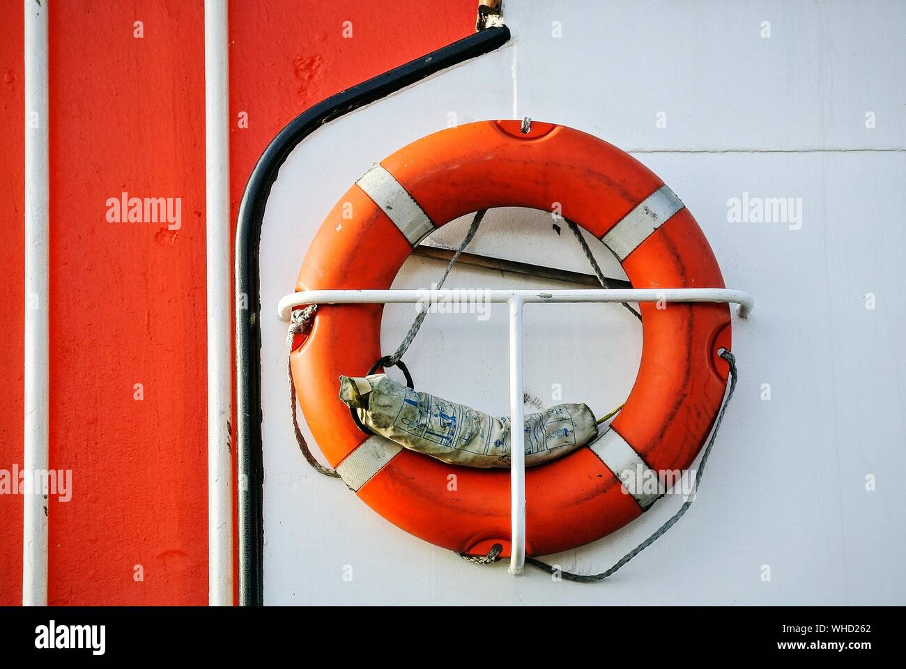 Rescue circle hi-res stock photography and images - Alamy