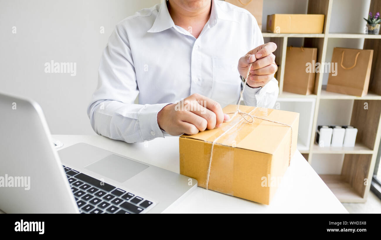 Well opening hi-res stock photography and images - Alamy