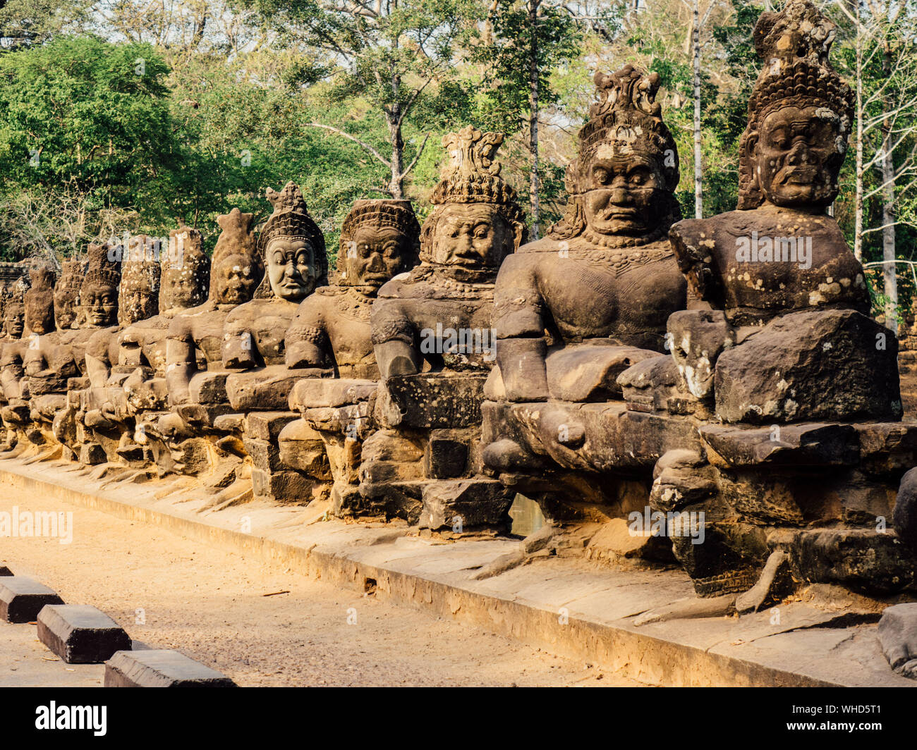 Statues in temple hi-res stock photography and images - Alamy