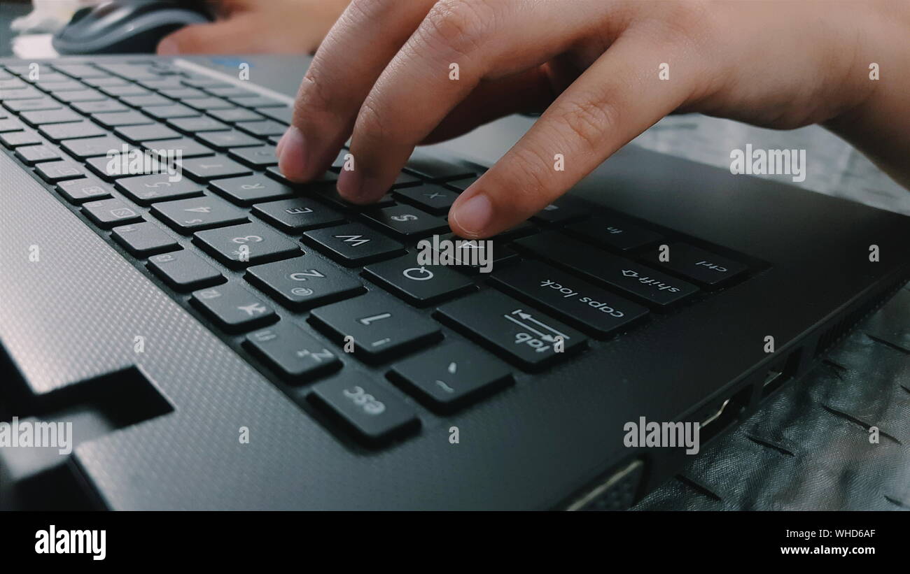 Hand typing hi-res stock photography and images - Alamy