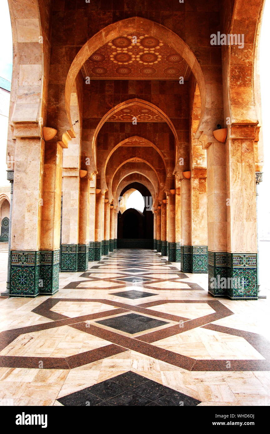 Tiled flooring hi-res stock photography and images - Alamy