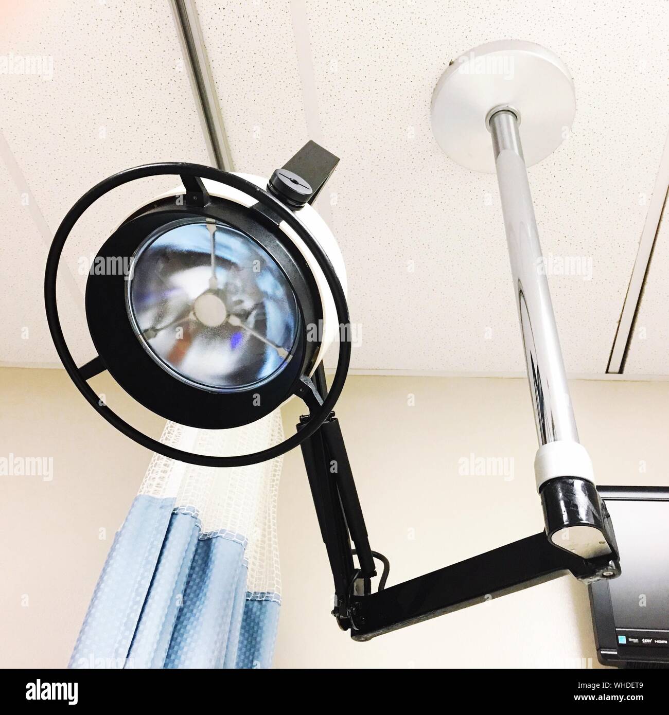 Surgical light hi-res stock photography and images - Alamy