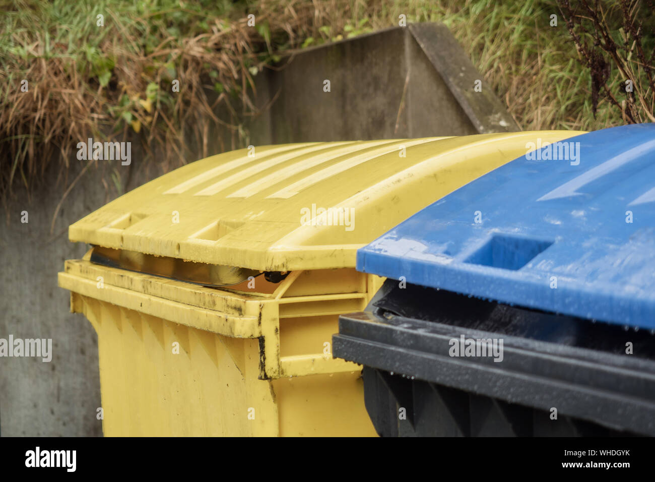 Garbage garbage cans hi-res stock photography and images - Alamy