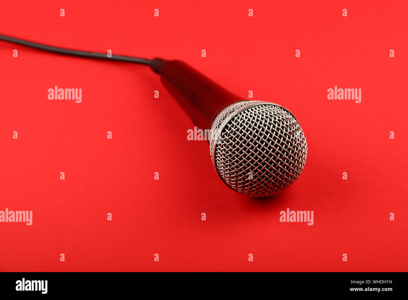 Red microphone hi-res stock photography and images - Alamy