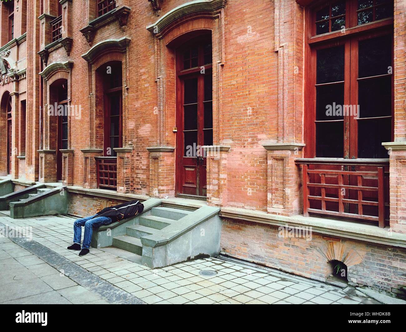 Front side entrance hi-res stock photography and images - Alamy