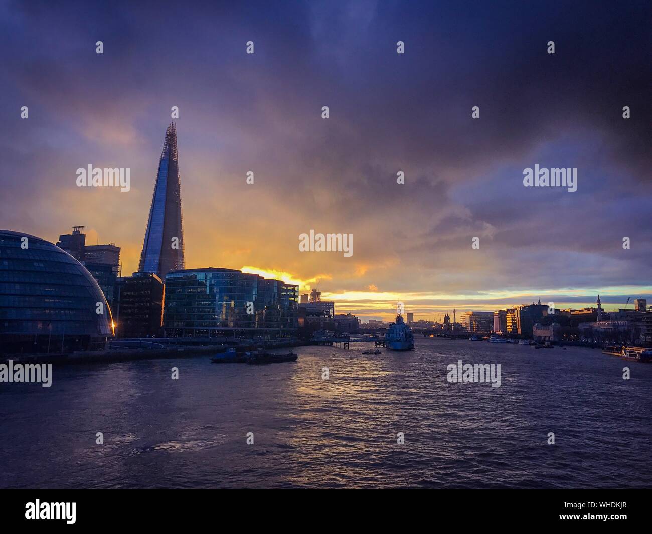 Tower of london dramatic view hi-res stock photography and images - Alamy