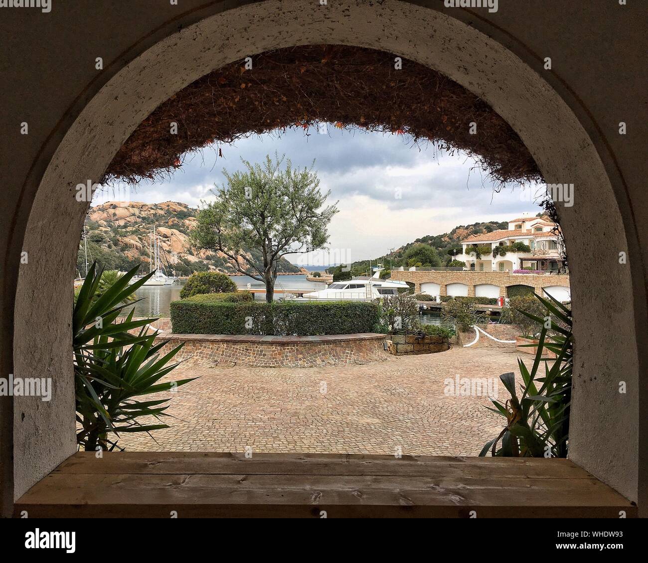 Harbor arch hi-res stock photography and images - Alamy