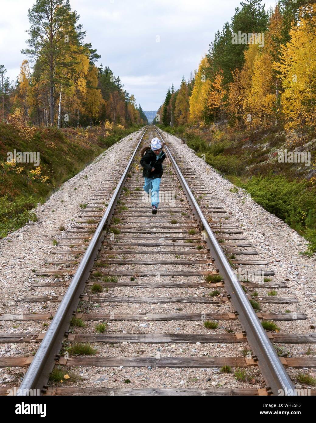 Boy on running track hi-res stock photography and images - Alamy