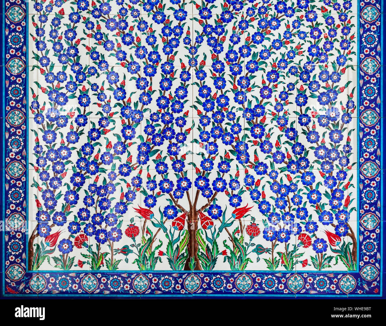 Floral pattern design on the wall of the Sheikh Zayed Grand Mosque, the ...