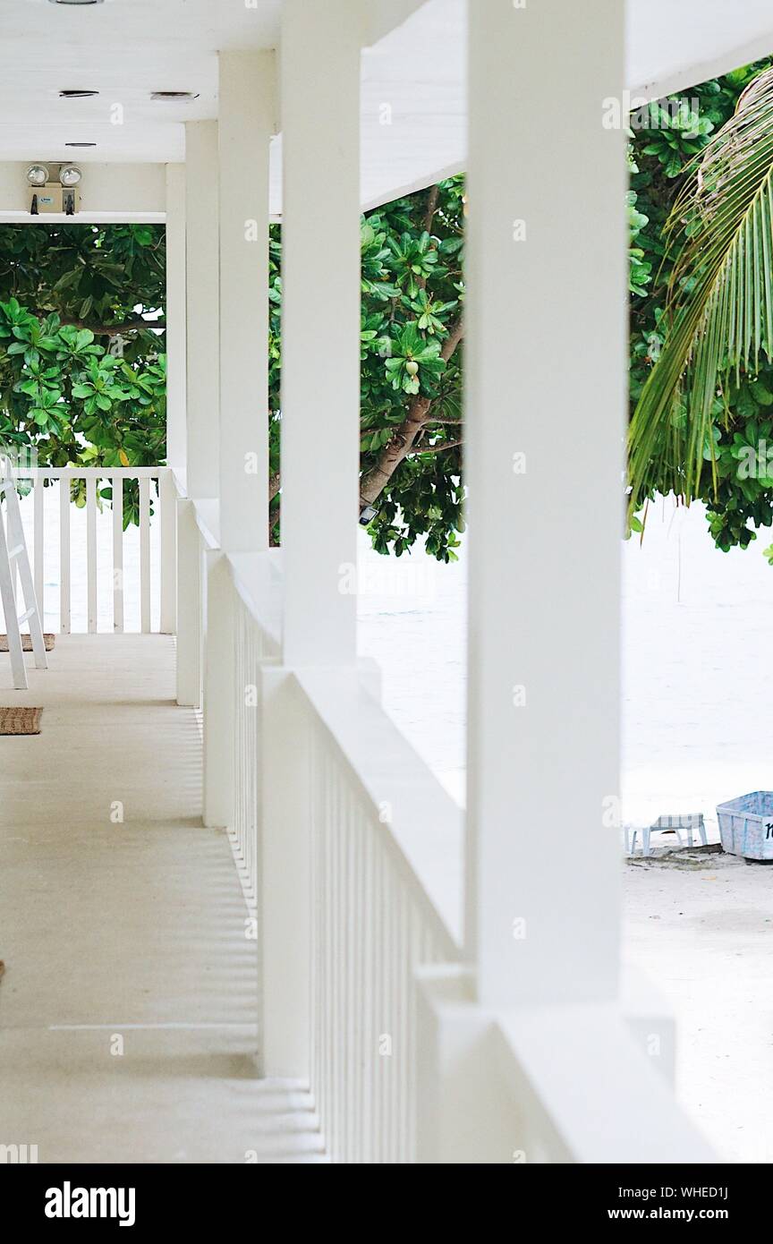 Balcony columns hi-res stock photography and images - Alamy