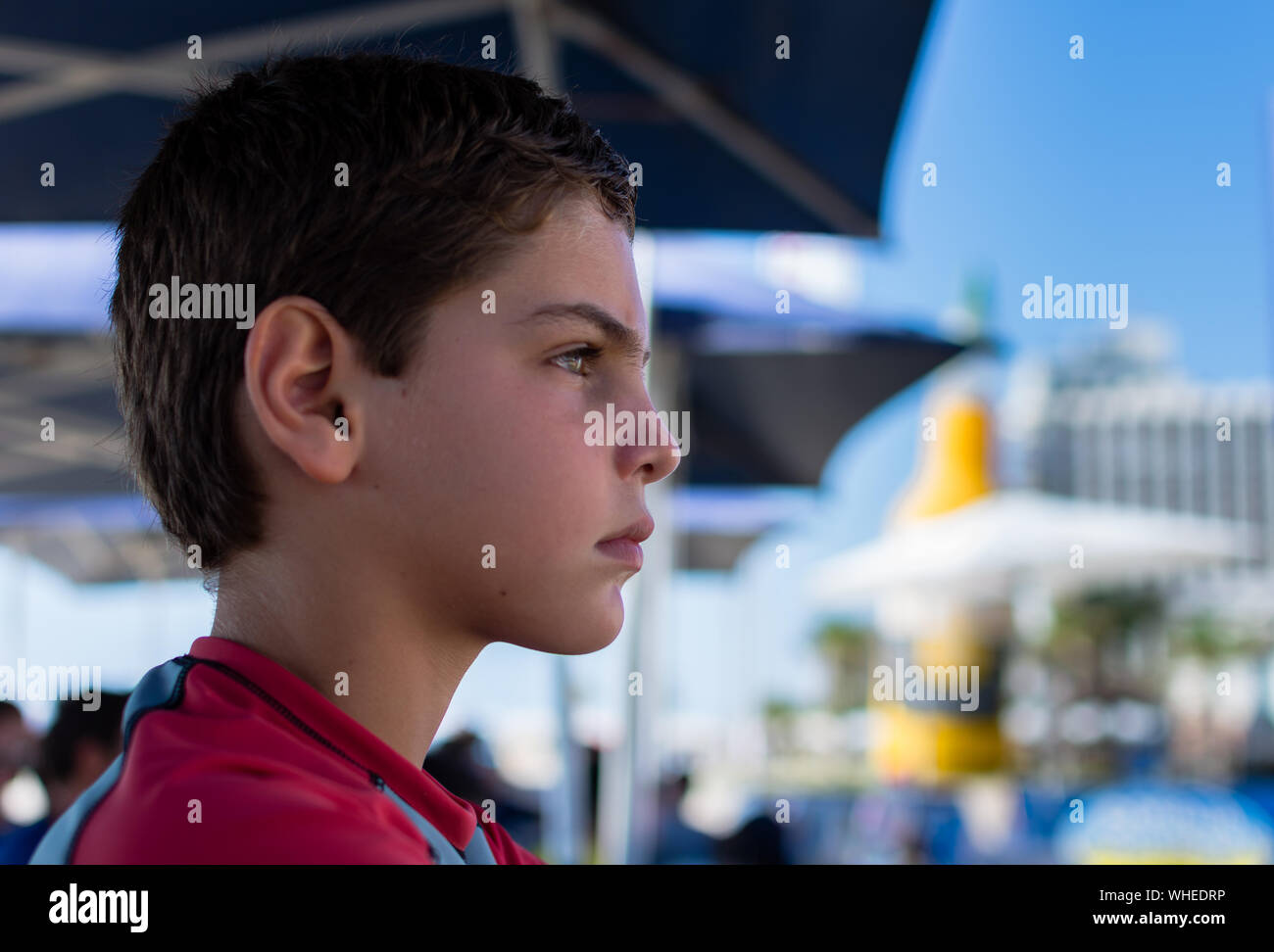 Side profile boy hi-res stock photography and images - Alamy