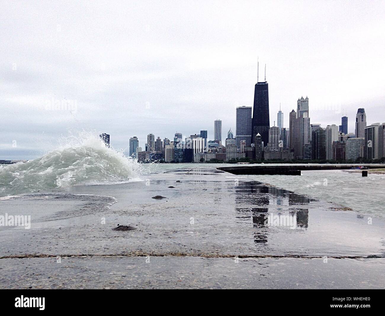 Wave crashing on city hi-res stock photography and images - Alamy