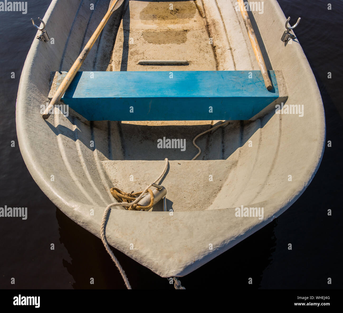 Run down boats hi-res stock photography and images - Alamy