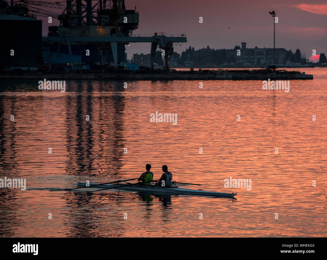 Men rowing hi-res stock photography and images - Alamy