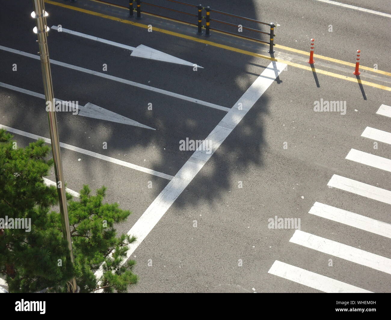 Directional road markings hi-res stock photography and images - Alamy
