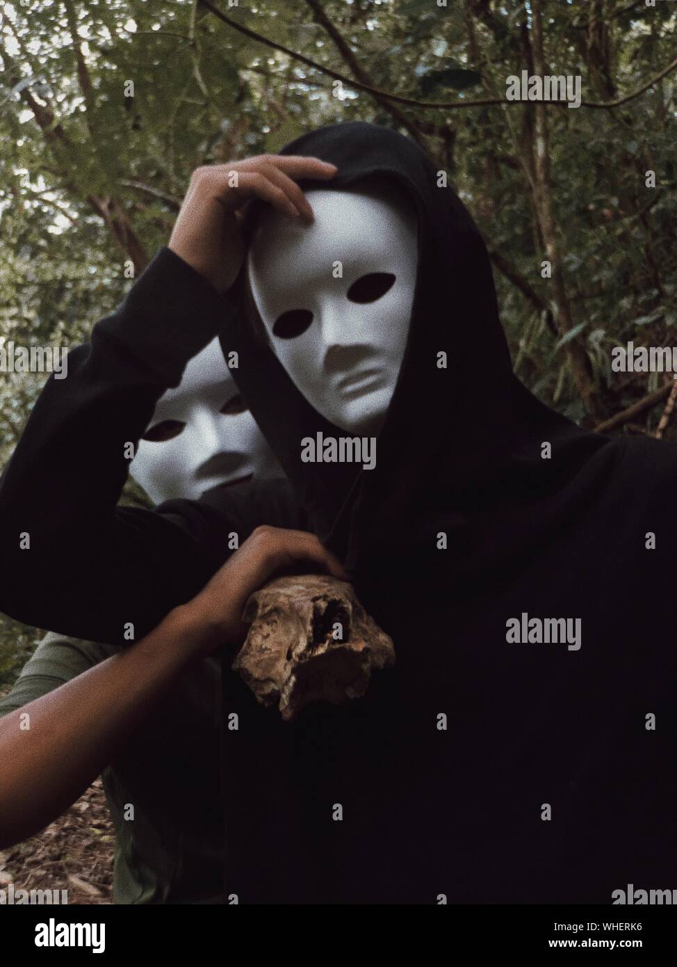 Men wearing mask hi-res stock photography and images - Alamy