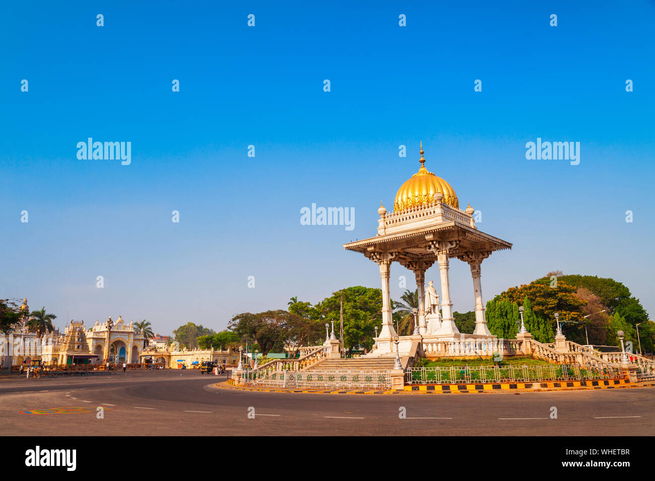 Statue of Maharaja Chamarajendar Wodeyar king in the centre of Mysore ...