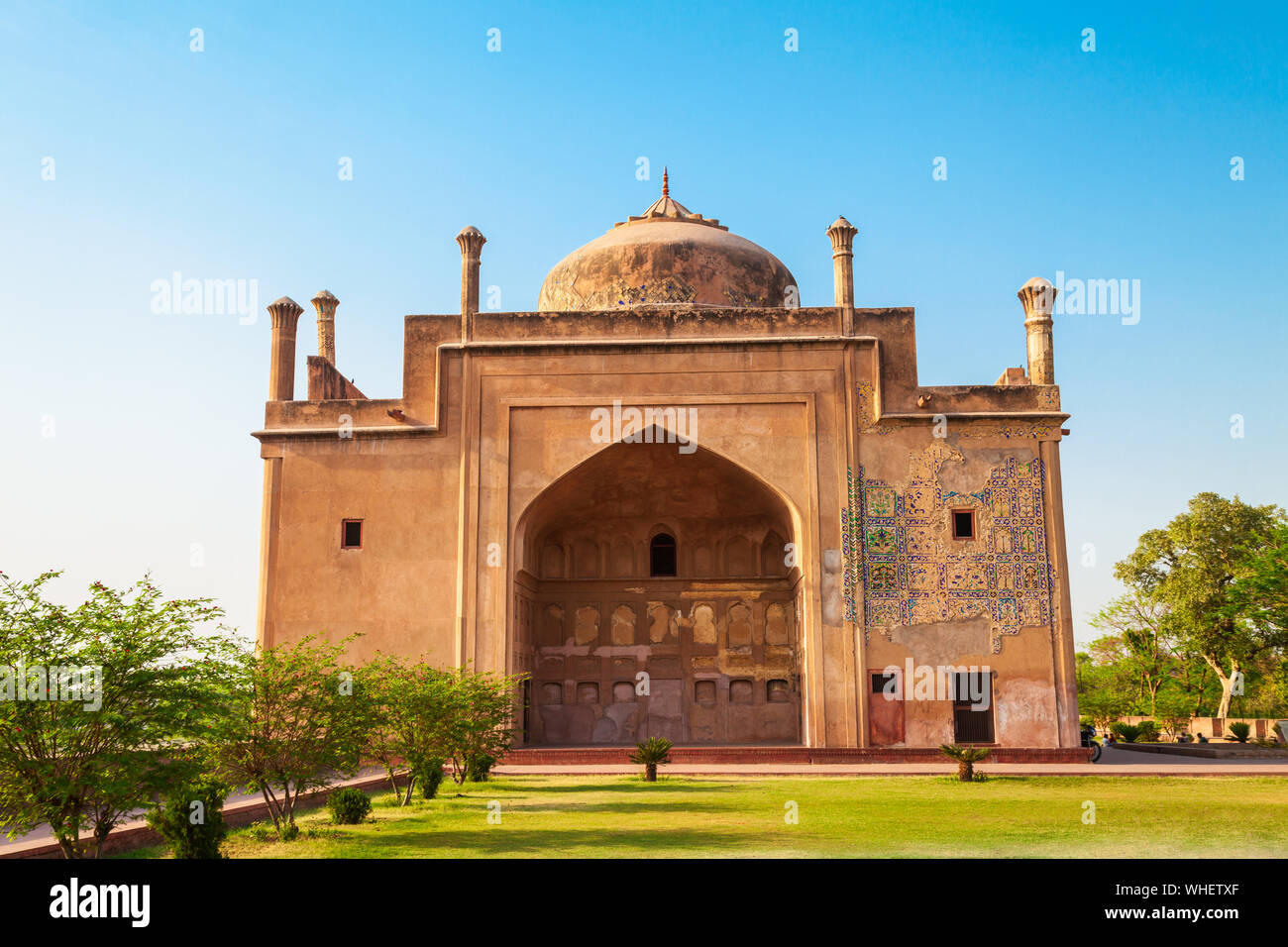 Chini hi-res stock photography and images - Alamy