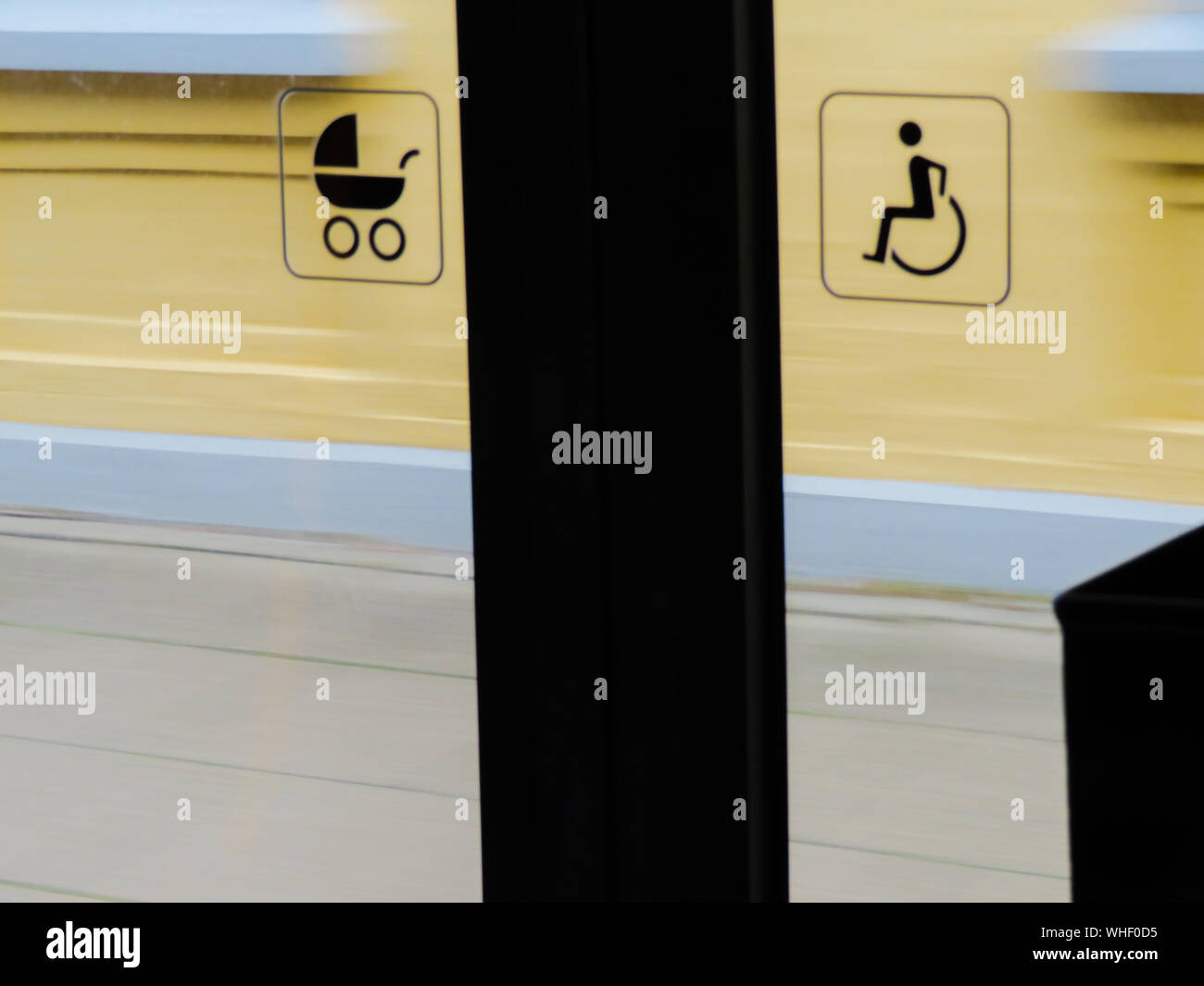 Bus Disabled Sign High Resolution Stock Photography and Images - Alamy