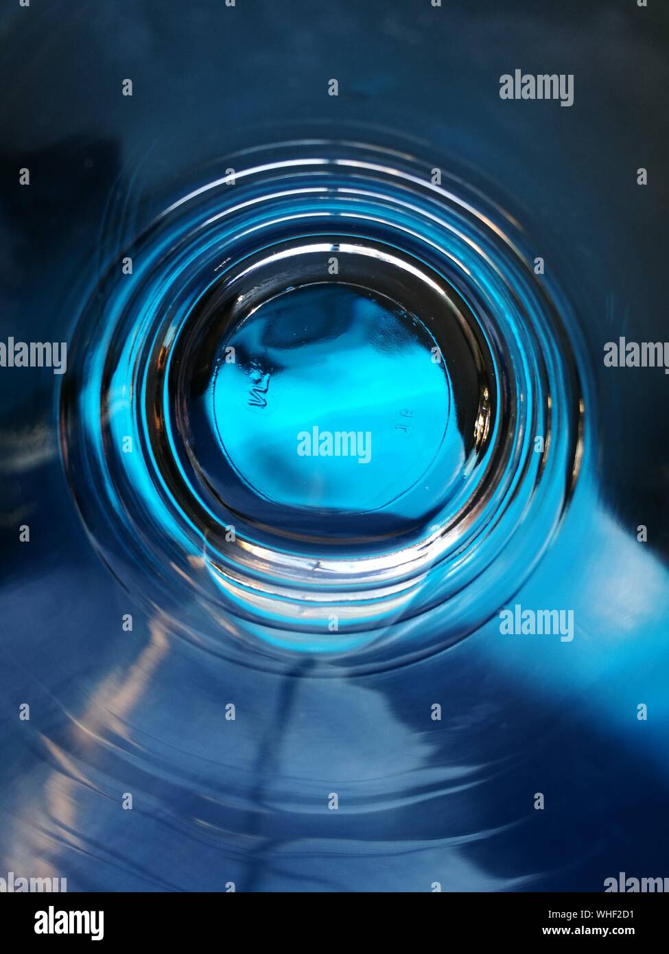 Water falling hi-res stock photography and images - Alamy