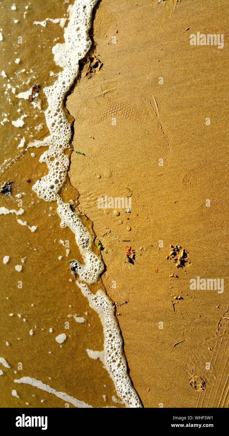 Medium shot beach hi-res stock photography and images - Alamy