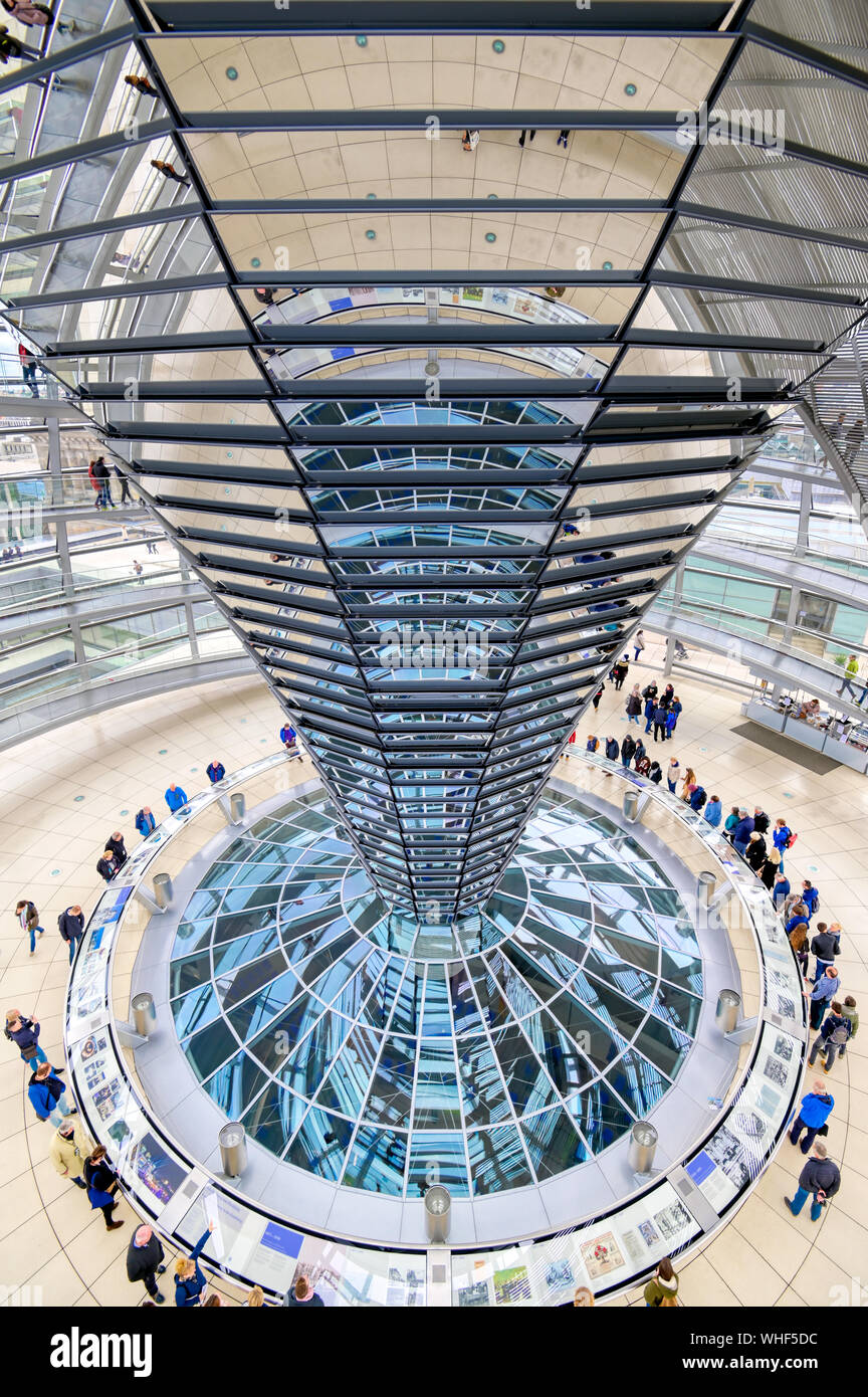 Rebuilt reichstag building hi-res stock photography and images - Alamy