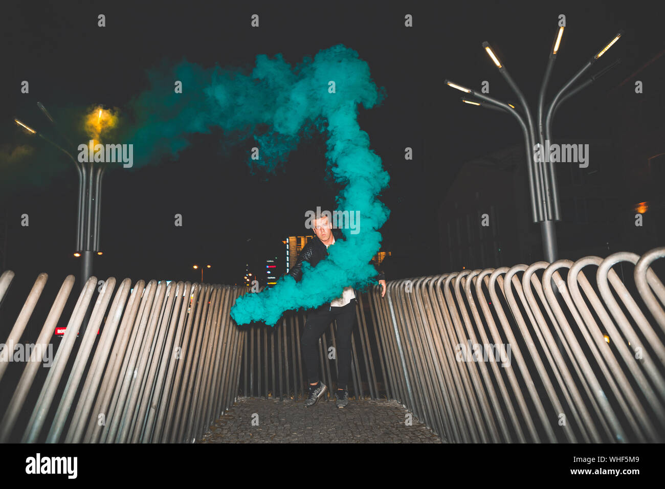 Smoke bomb hi-res stock photography and images - Alamy