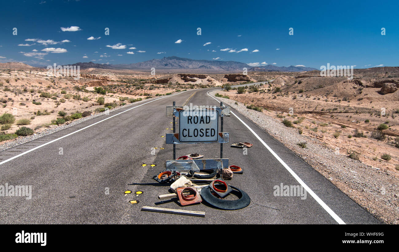 Range closed sign hi-res stock photography and images - Alamy