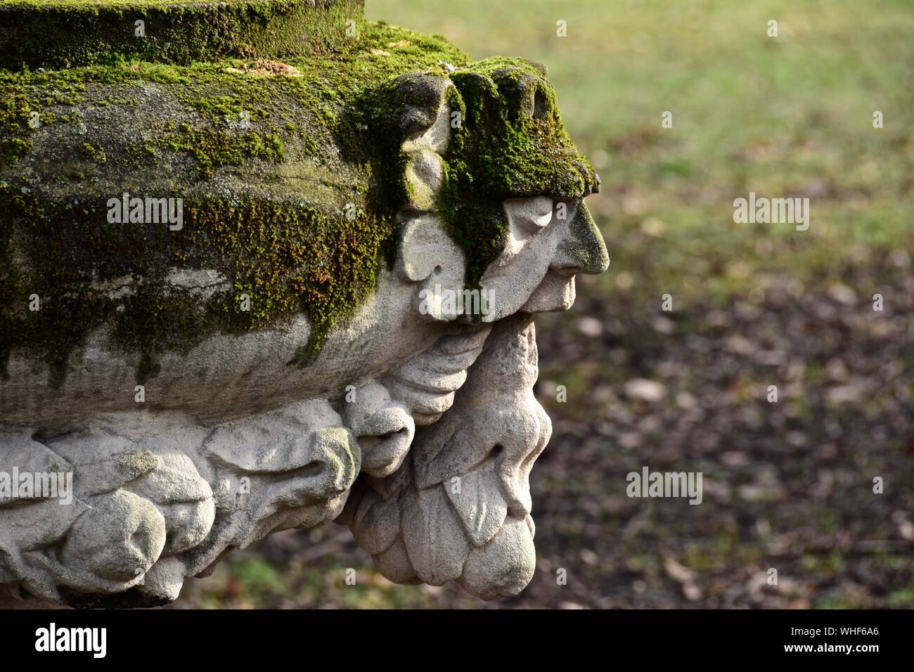 Statue with moss hi-res stock photography and images - Alamy