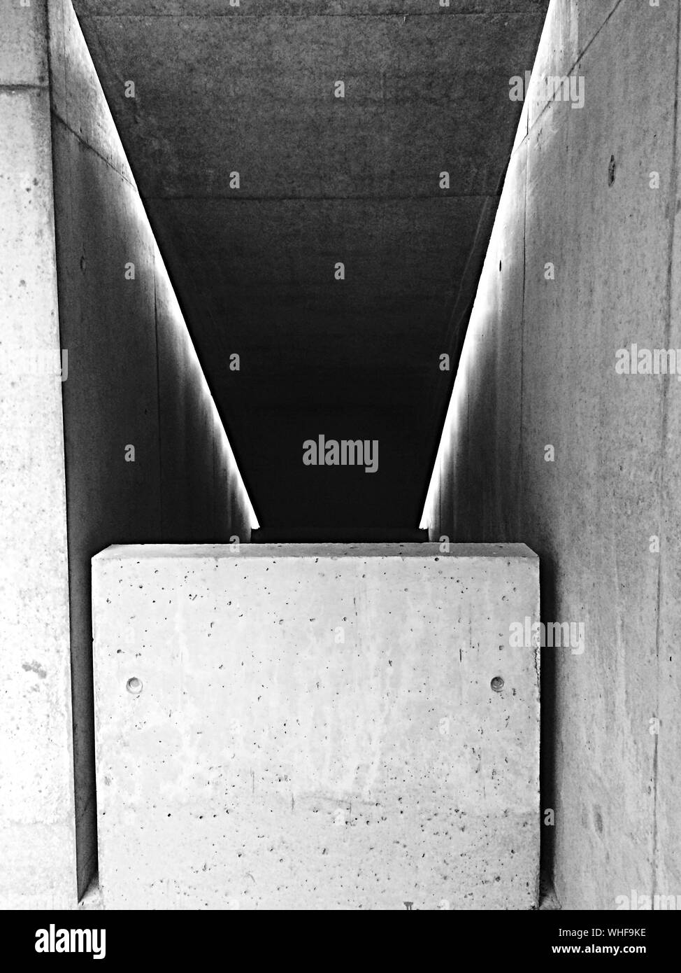 Stone block hi-res stock photography and images - Alamy