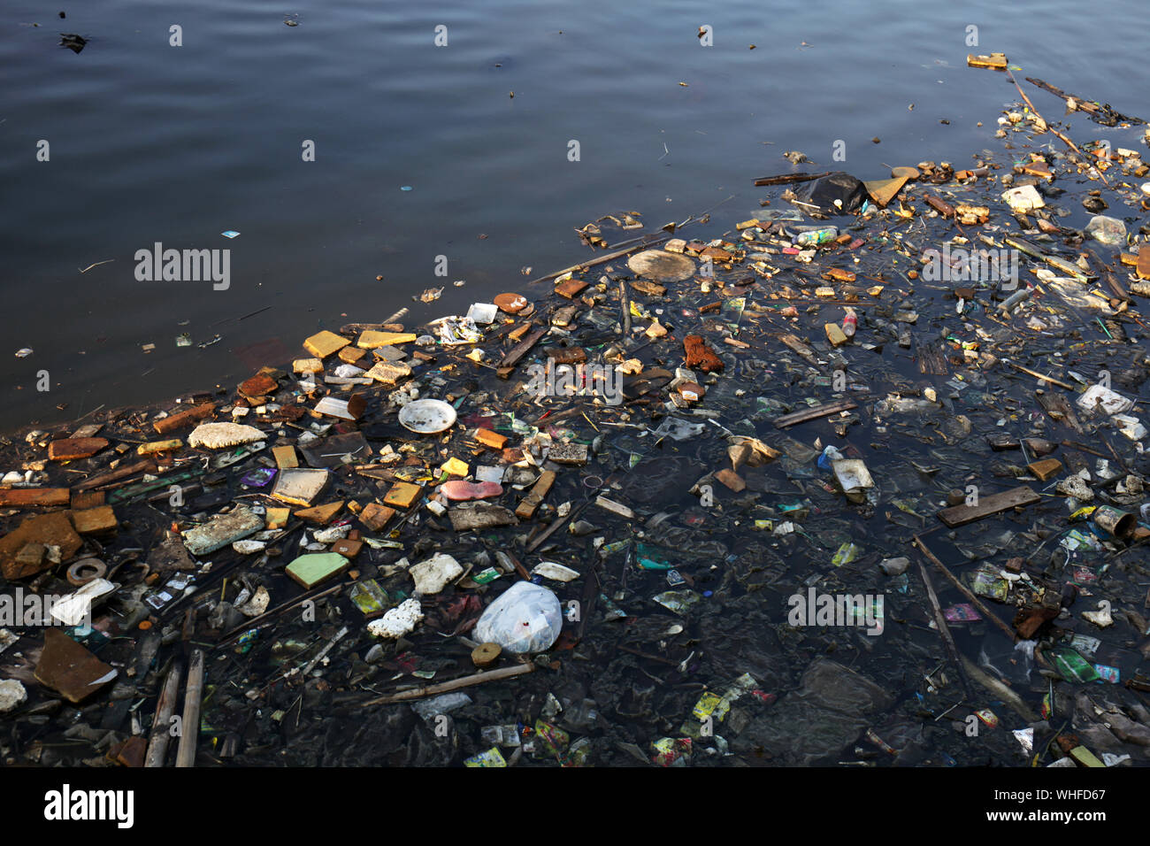 Garbage on the river hi-res stock photography and images - Alamy