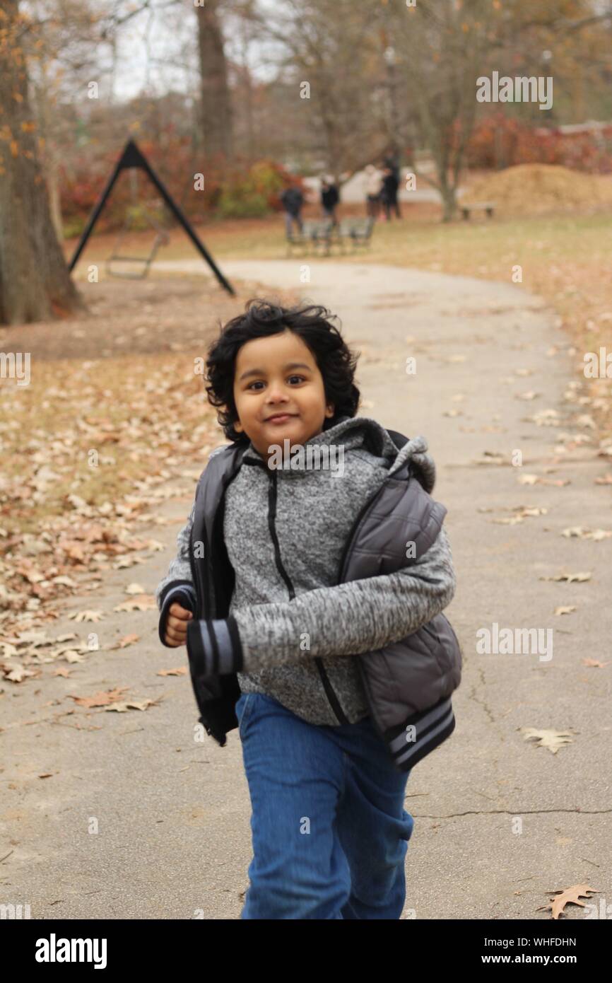 Running park hi-res stock photography and images - Alamy