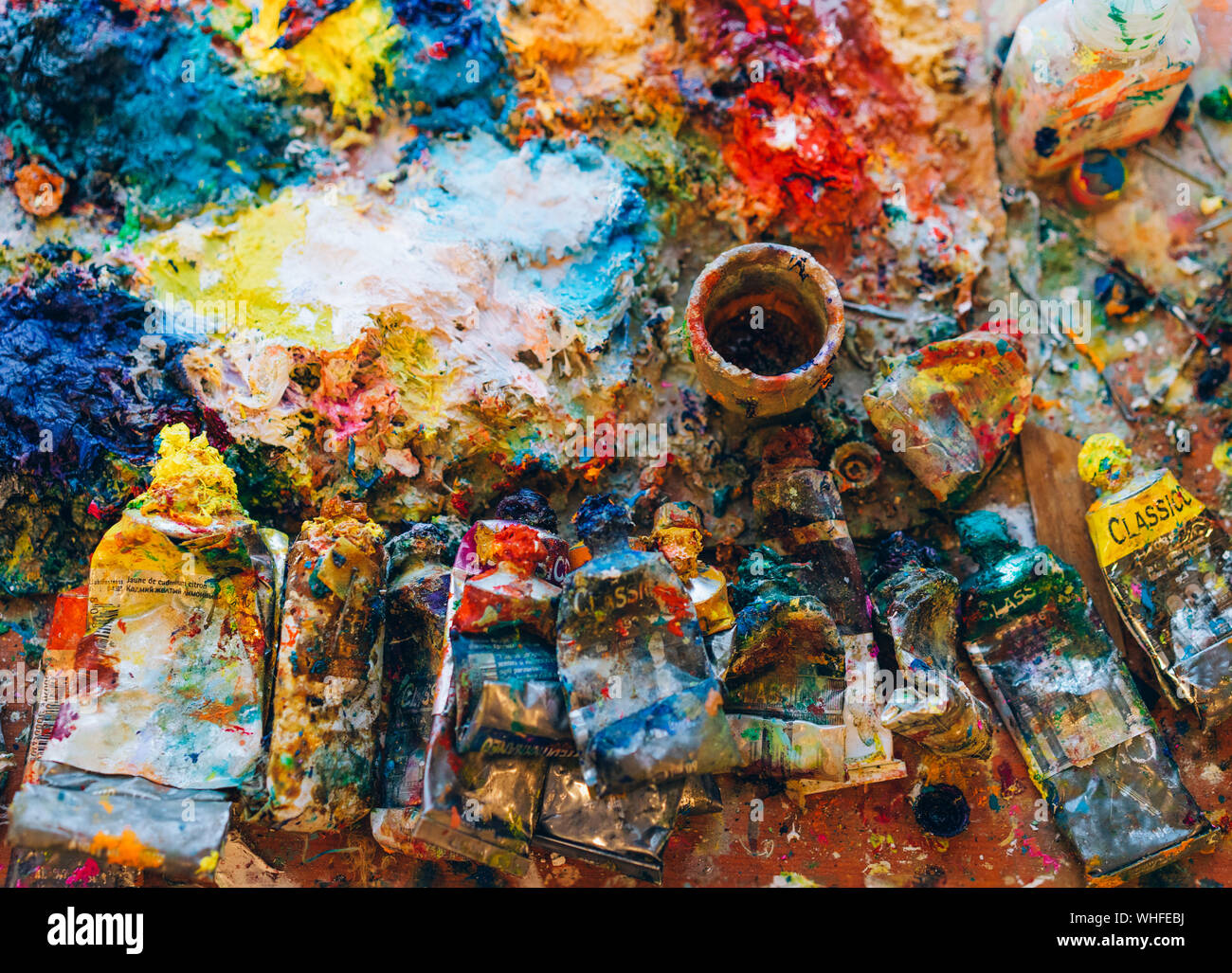 Oil tubes hi-res stock photography and images - Alamy