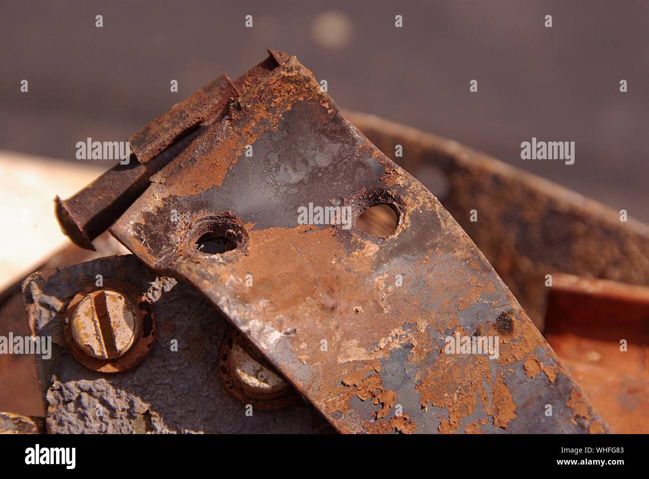 Rusty metal hinge hi-res stock photography and images - Alamy