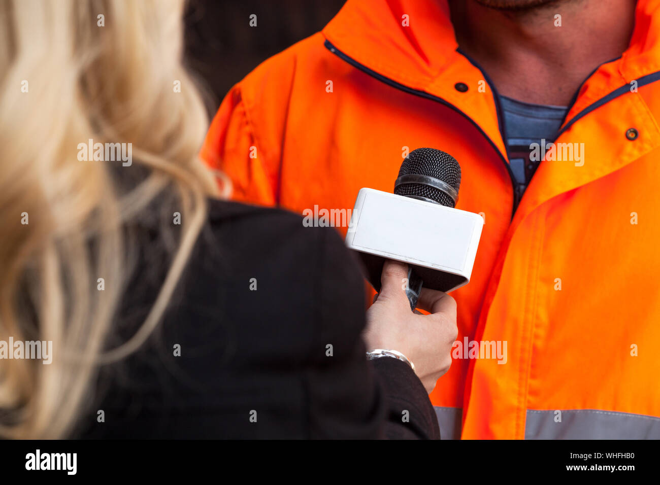 Mobile journalism interview hi-res stock photography and images - Alamy
