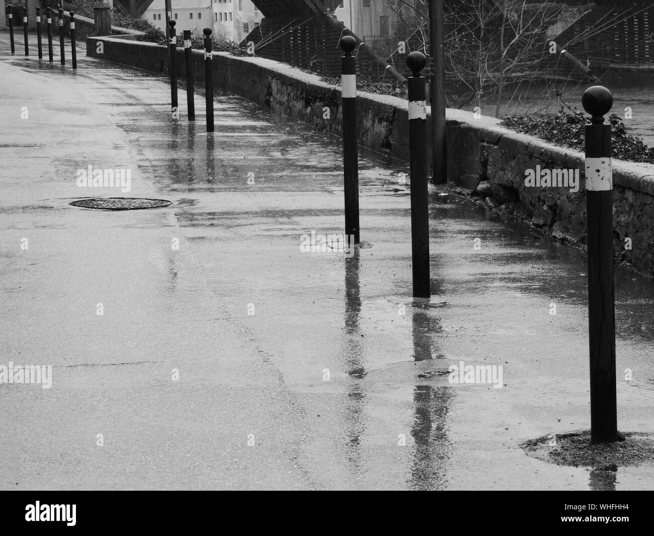 Wet bollard hi-res stock photography and images - Alamy