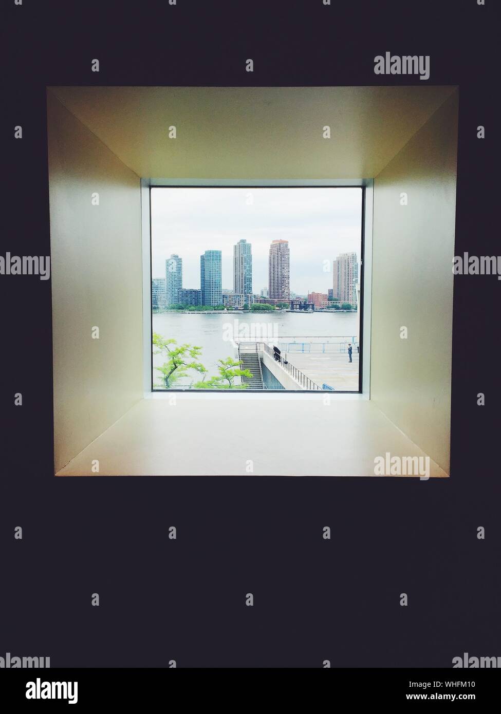 Waterfront square hi-res stock photography and images - Alamy