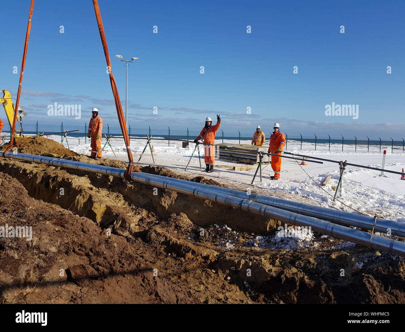 Working outdoors on site hi-res stock photography and images - Alamy