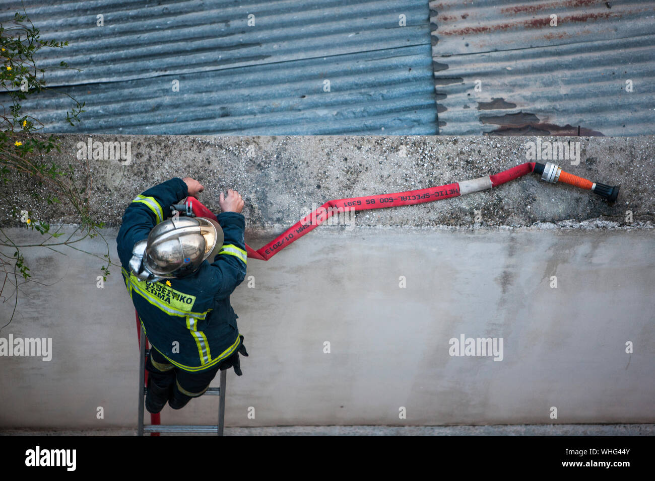 Fireman on ladder hi-res stock photography and images - Alamy