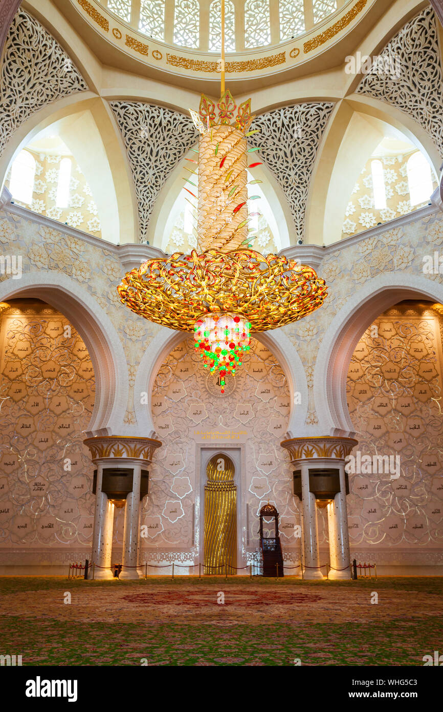 ABU DHABI, UAE - FEBRUARY 28, 2019: Chandelier in the praying hall of ...