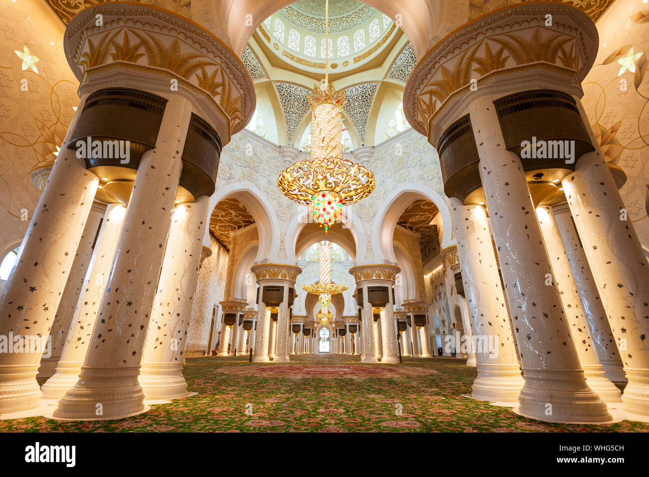 ABU DHABI, UAE - FEBRUARY 28, 2019: Chandelier in the praying hall of ...