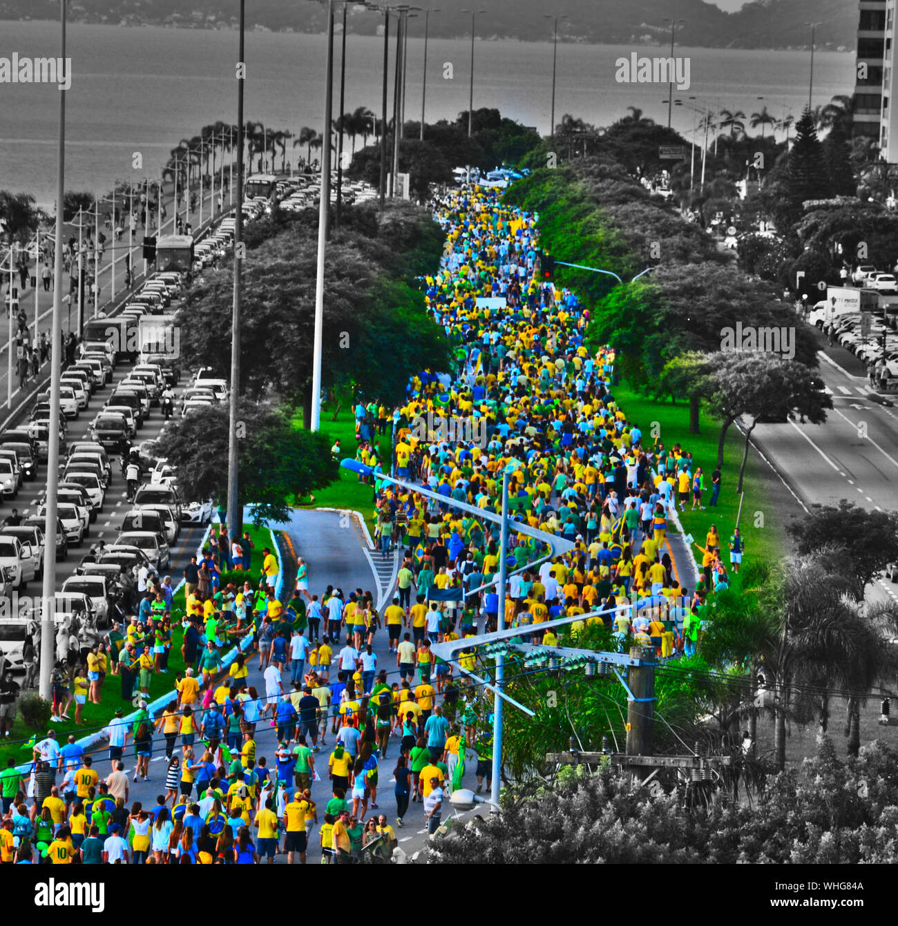 Marching crowd hi-res stock photography and images - Alamy