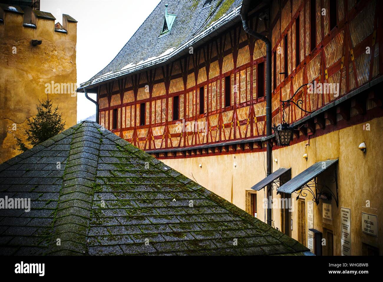 Roof of the castle hi-res stock photography and images - Alamy