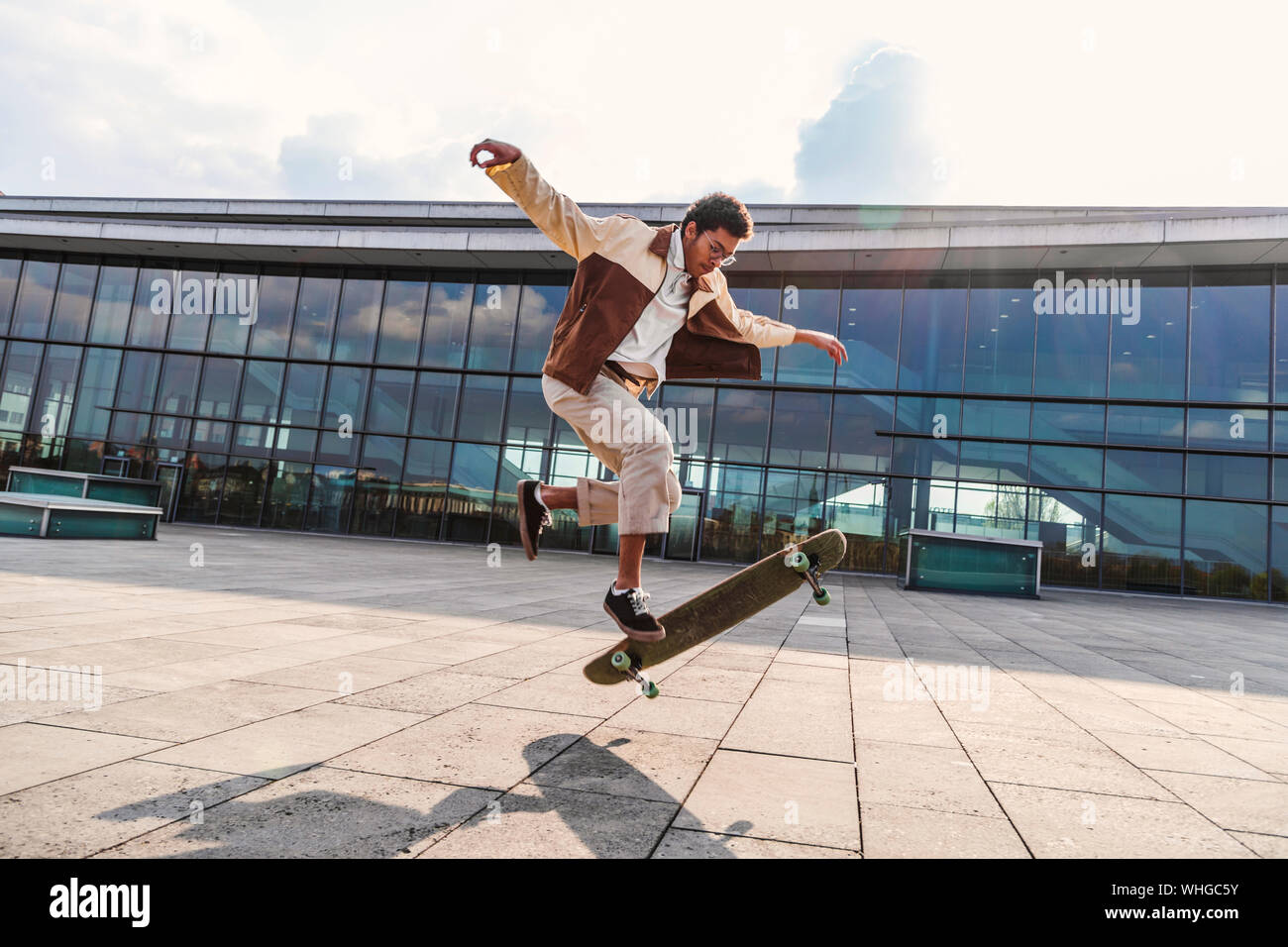 Skateboard ollie hi-res stock photography and images - Alamy