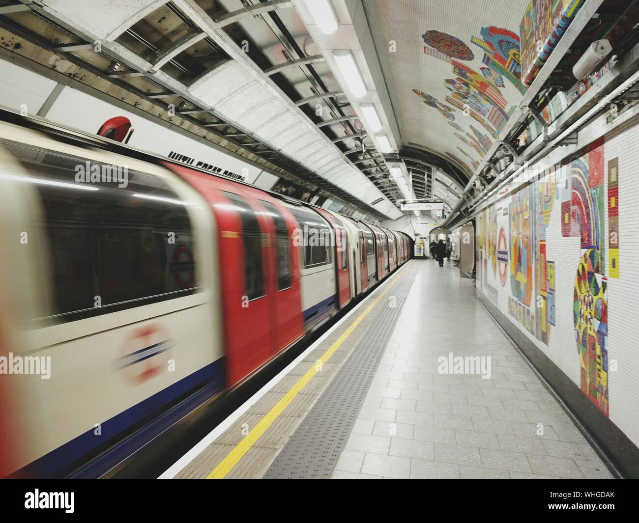Subway train arriving station hi-res stock photography and images - Alamy