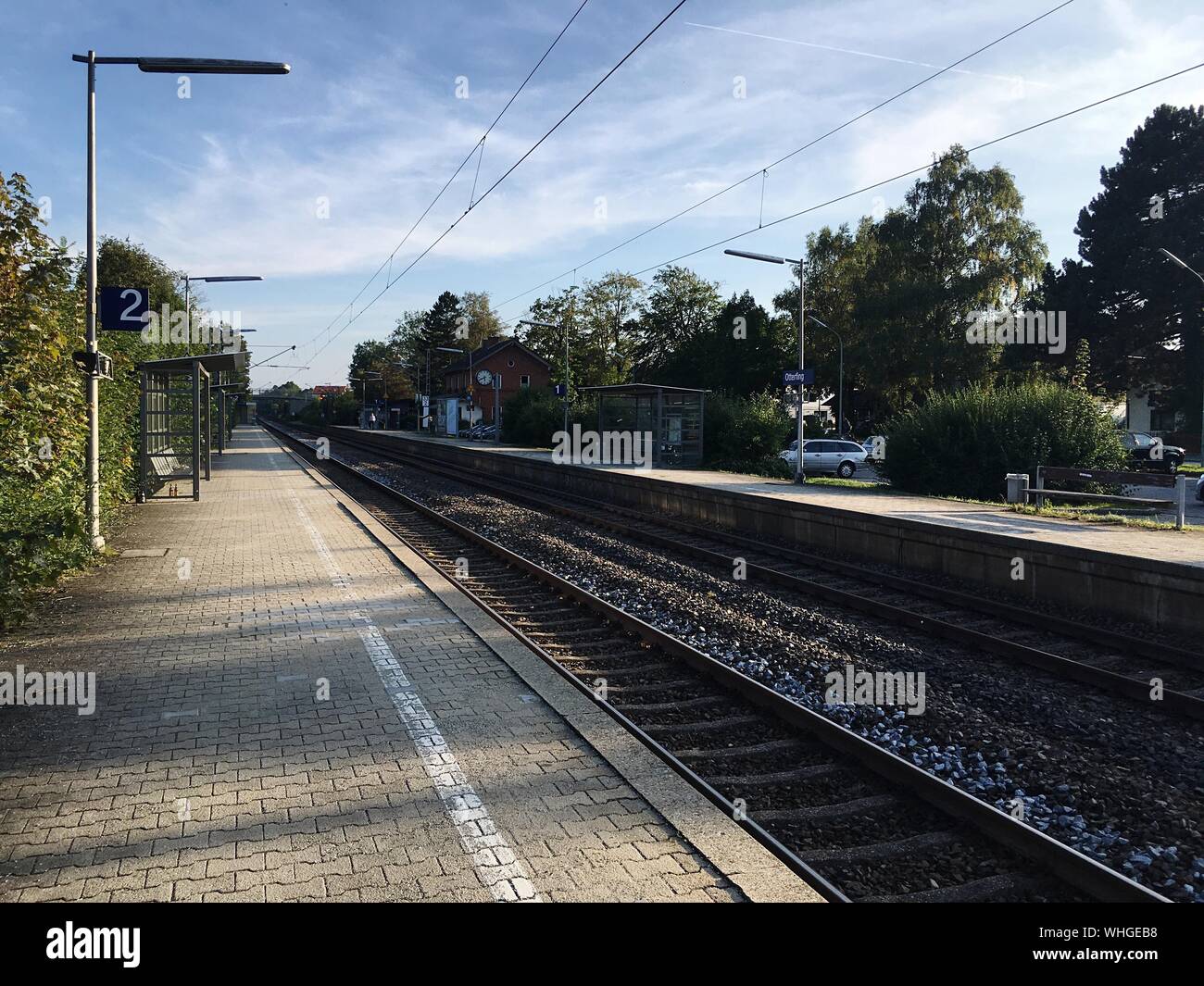 Empty station platform hi-res stock photography and images - Alamy