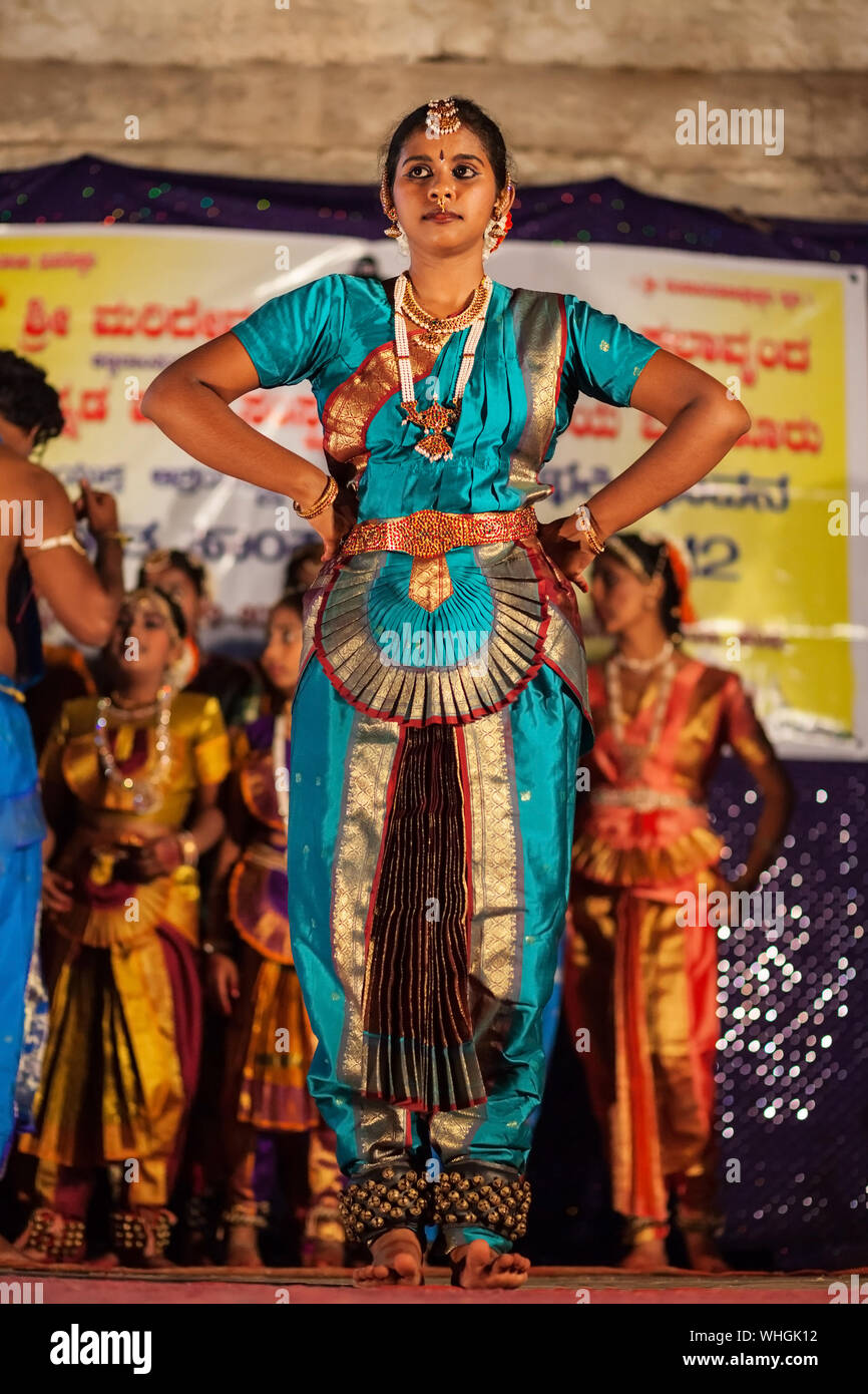HAMPI, INDIA - FEBRUARY 20, 2012: Unidentified artists performing ...
