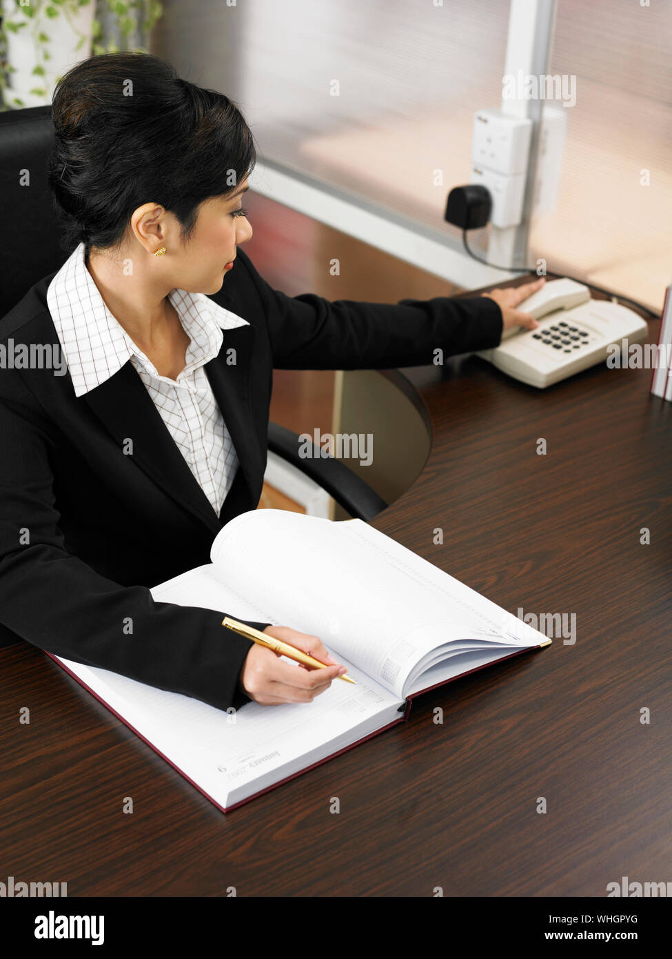 Receiving technology hi-res stock photography and images - Alamy
