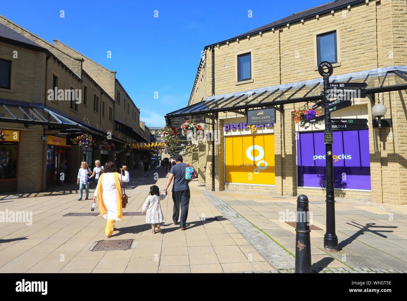 Halifax town centre hi-res stock photography and images - Alamy